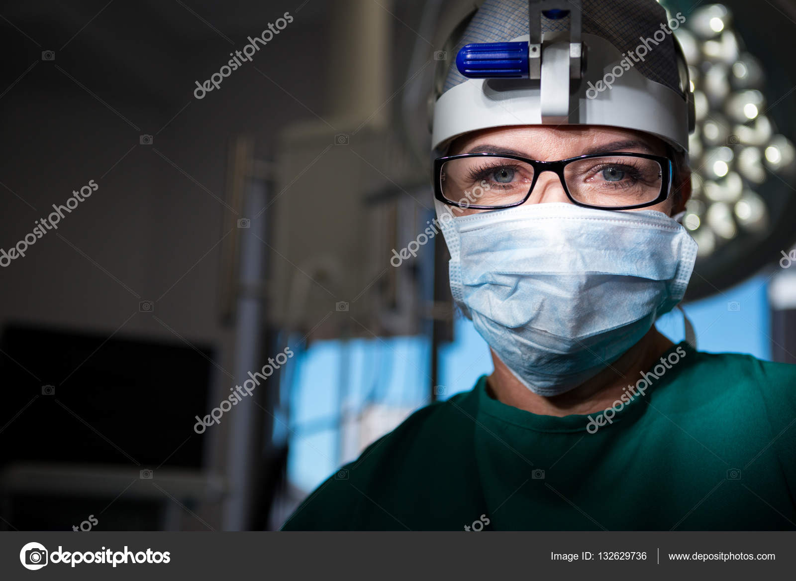 Female surgeon wearing surgical mask — Stock Photo © Wavebreakmedia ...