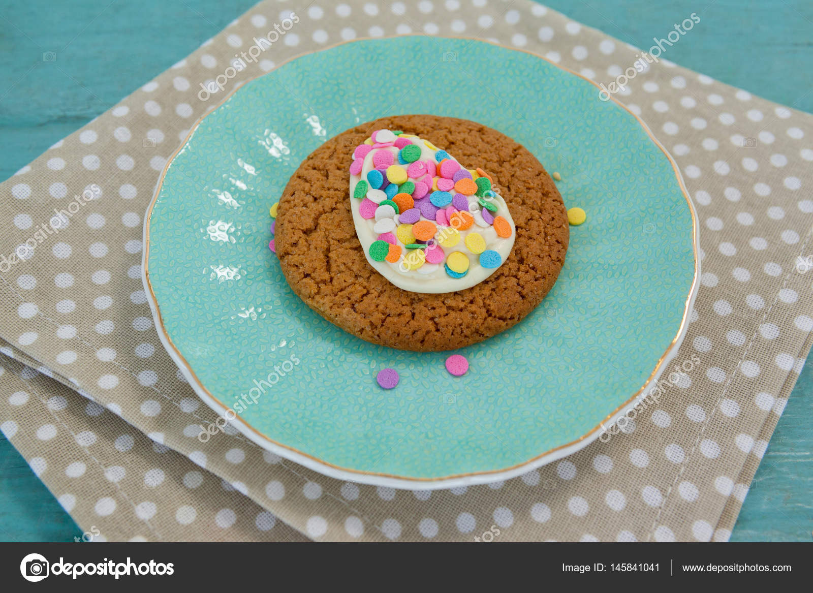 Cookie with various confectioneries in plate — Stock Photo ...