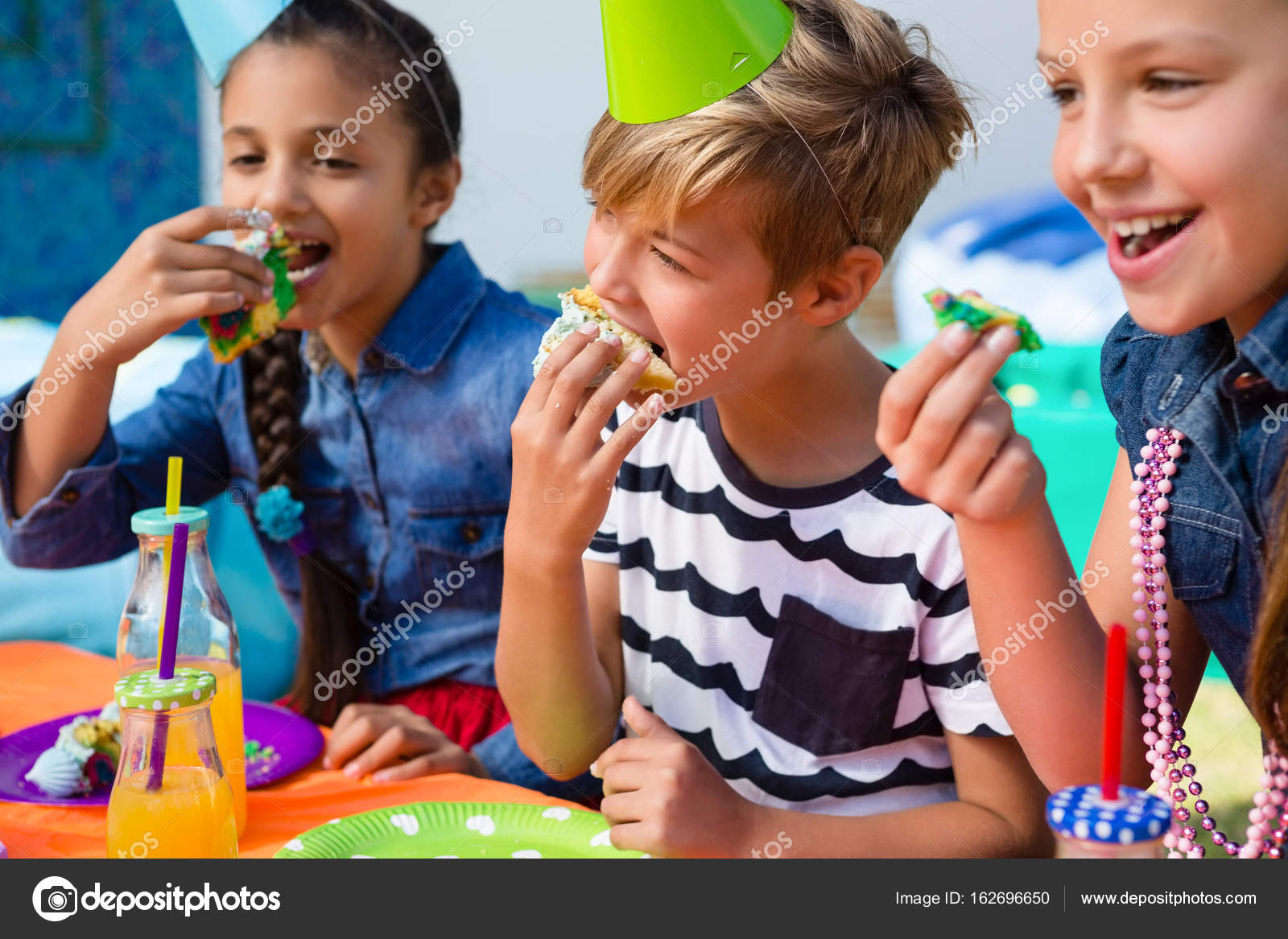 Kids having cake Stock Photo by ©Wavebreakmedia 162696650