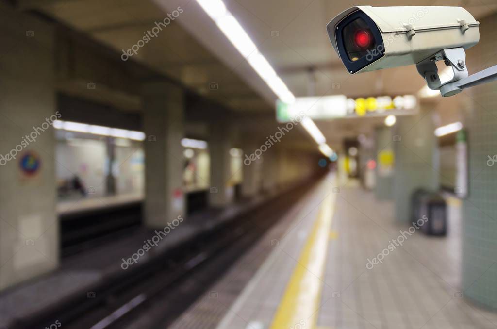 CCTV, sistema de c maras de seguridad que funciona con visi n borrosa de la estaci n de tren del ...