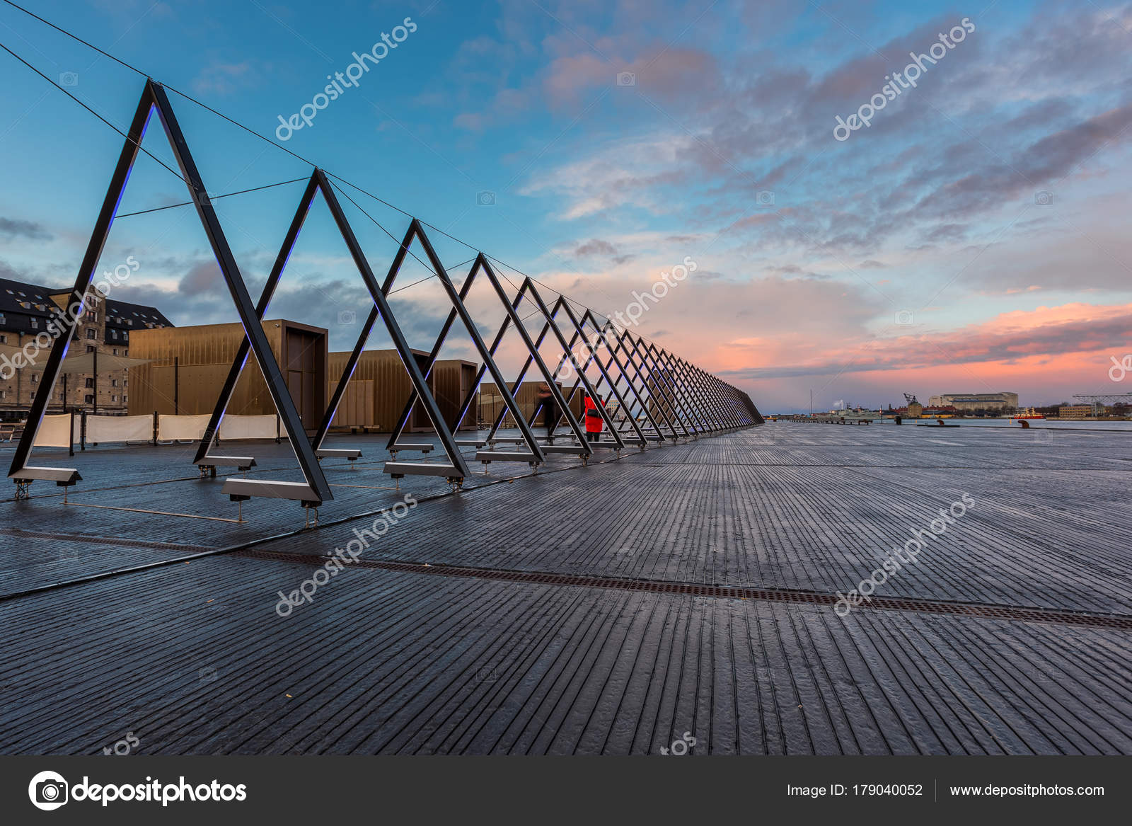 The Wave, an interactive sound- and light installation i n Copen ...