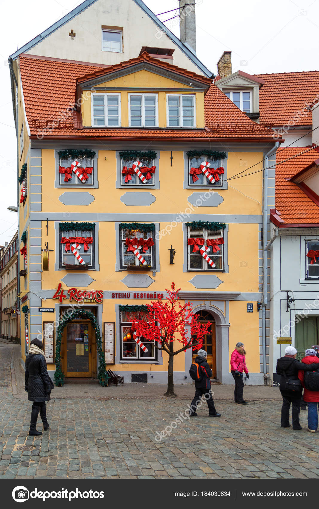 Cafes and restaurants in the historic buildings of Riga's old town ...