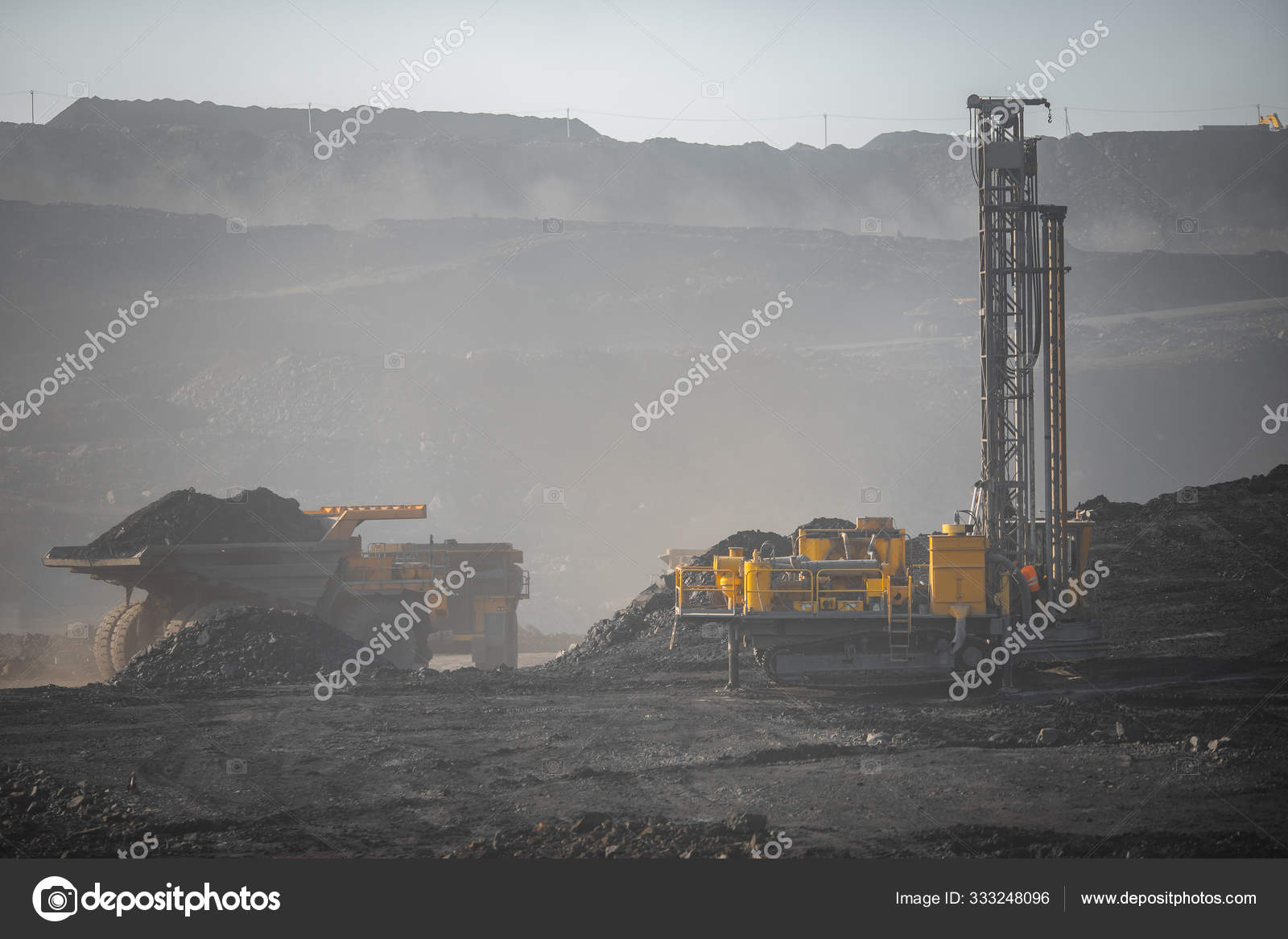 Exploitation minière ouverte de charbon et de minéraux provenant de l ...