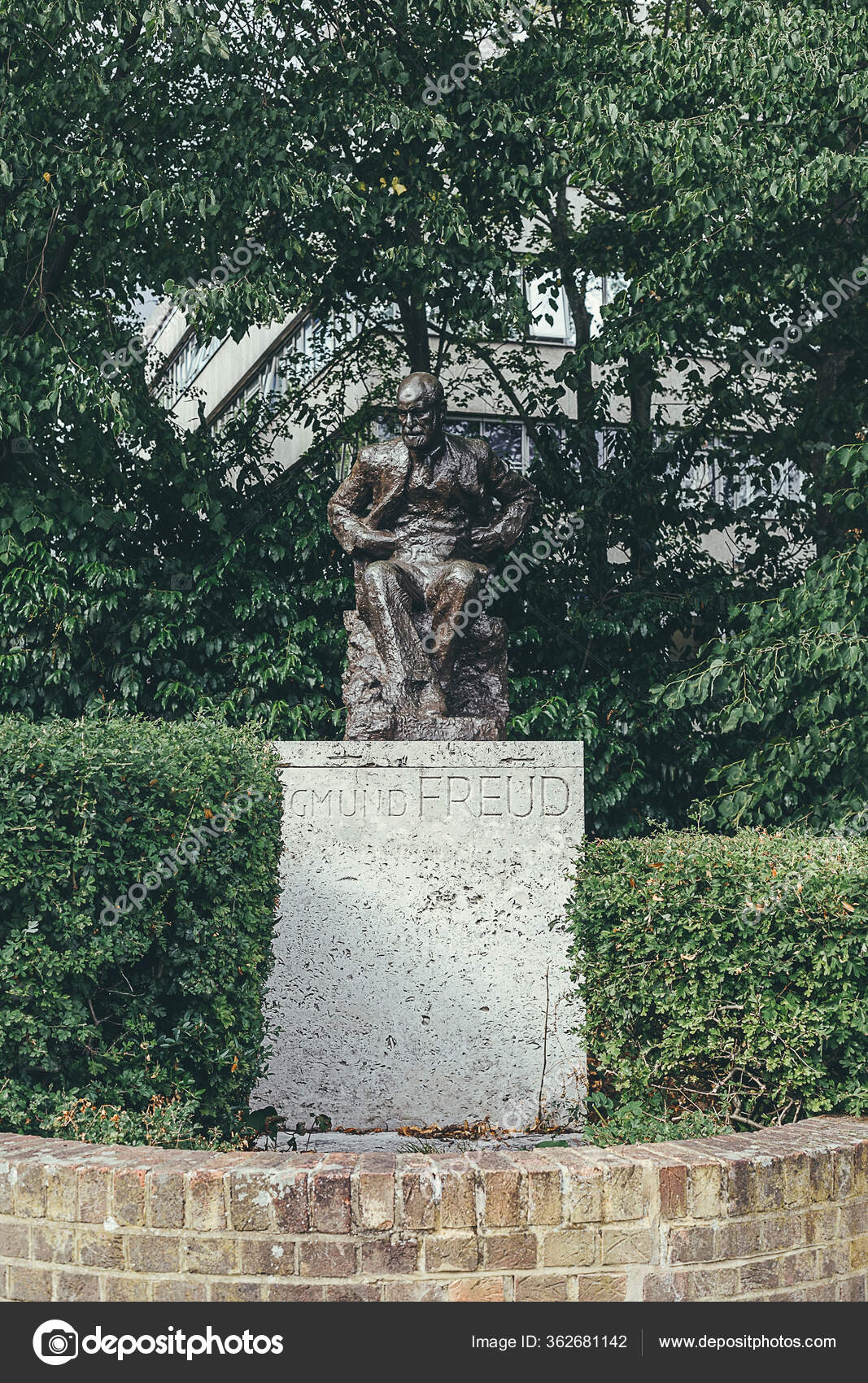 1971 Seated Bronze Statue Sigmund Freud Founder Psychoanalysis Situated ...
