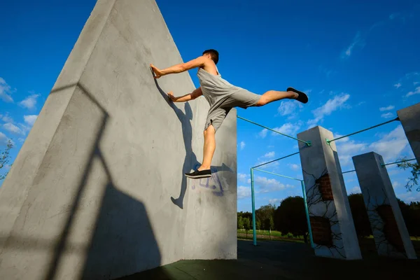 Parkour training Stock Photos, Royalty Free Parkour training Images ...