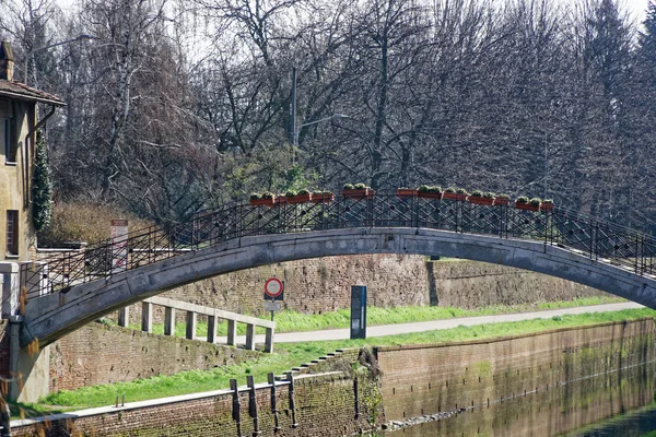 Historic pineapple bridge Stock Photos, Royalty Free Historic pineapple ...