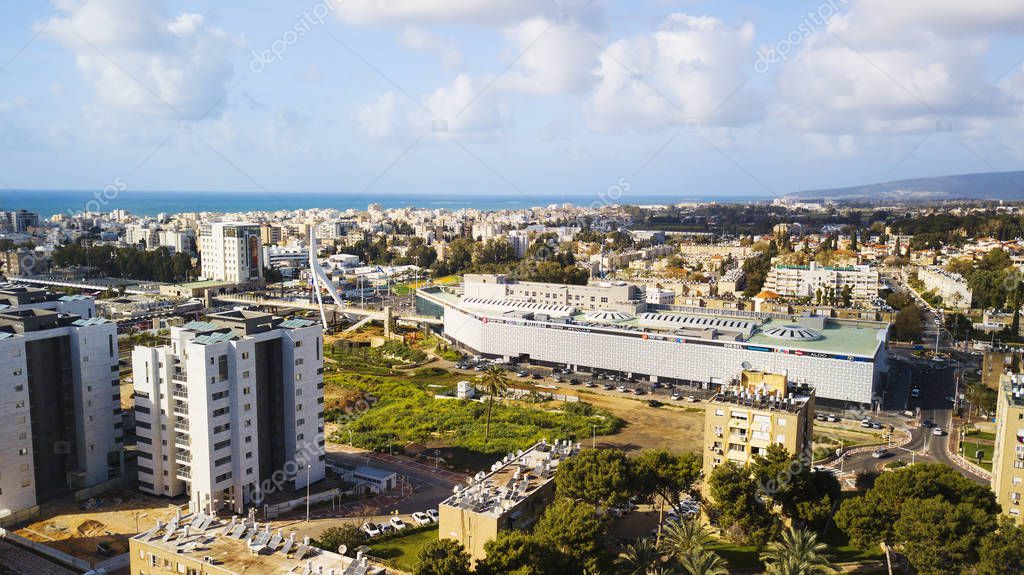 NAHARIYA, ISRAEL-9 DE MARZO DE 2018: Vista aérea a la ciudad de ...