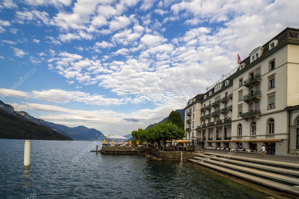 Urner Lake es una parte del lago de los Cuatro Cantones cerca de ...
