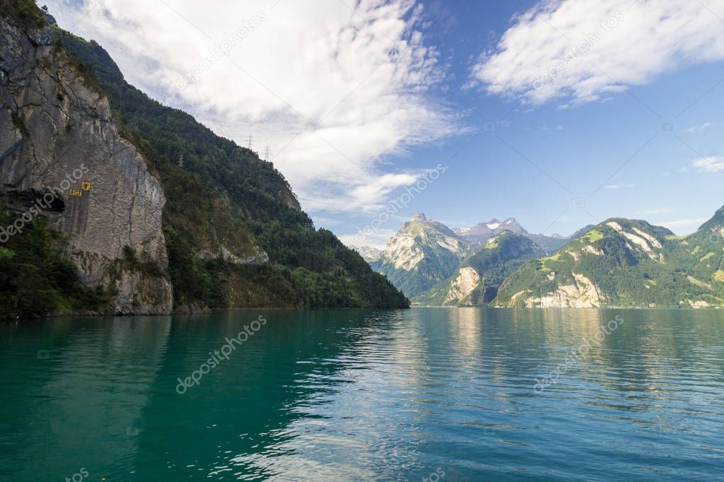 Urner Lake es una parte del lago de los Cuatro Cantones cerca de ...
