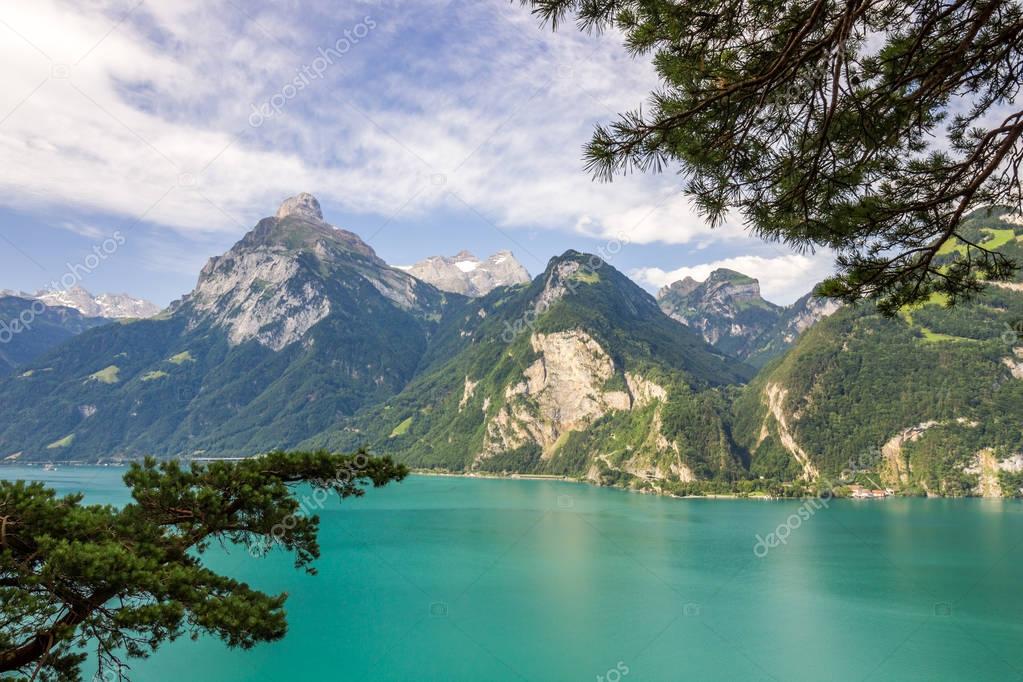 Lago Urner es una parte de los cuatro cantones del lago cerca de ...