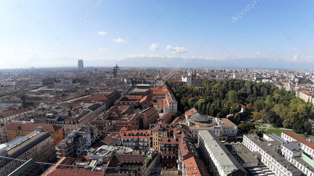 Turín, Italia - 01 / 004 / 2019: Hermosa vista panorámica desde Mole ...
