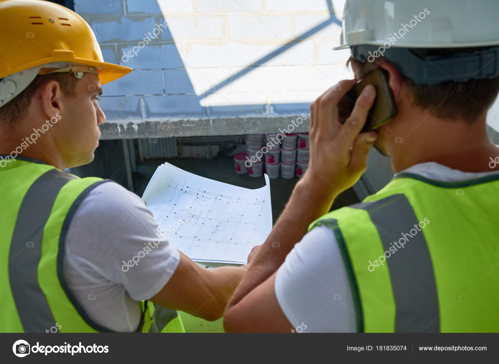 Back View Unrecognizable Construction Workers Wearing Reflective ...