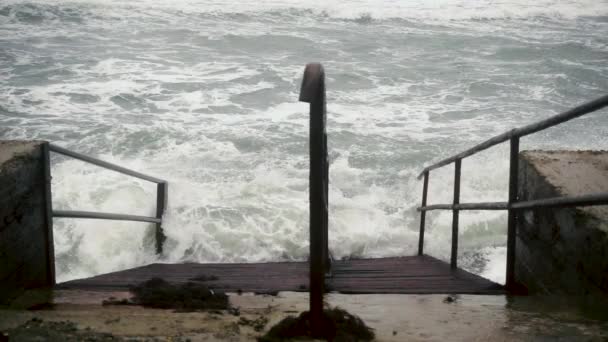 1,961 vídeos de Metall trappa, metraje de Metall trappa sin royalties ...