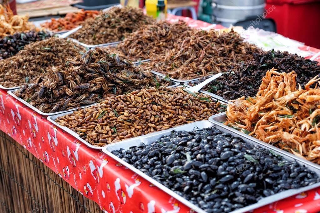 Insectos fritos comida callejera en Tailandia Este es un alimento de ...