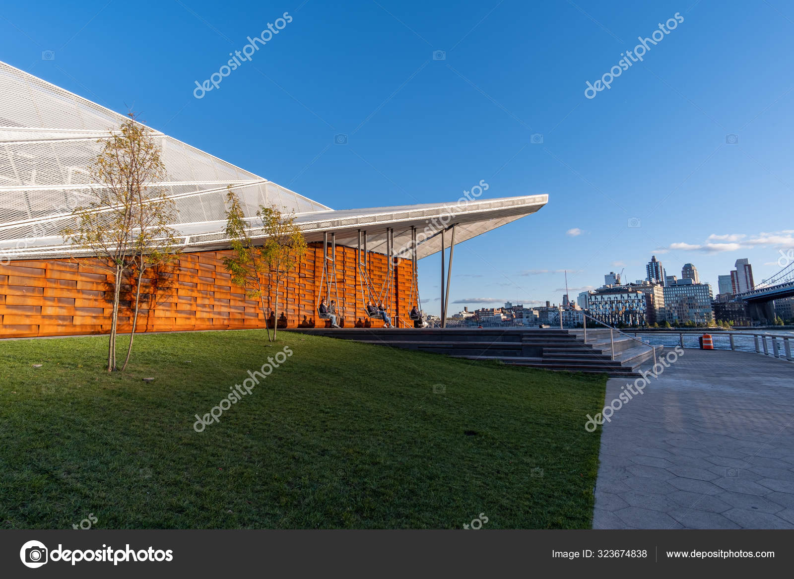 Pier 35 park on the Lower East Side at daytime in Autumn – Stock ...