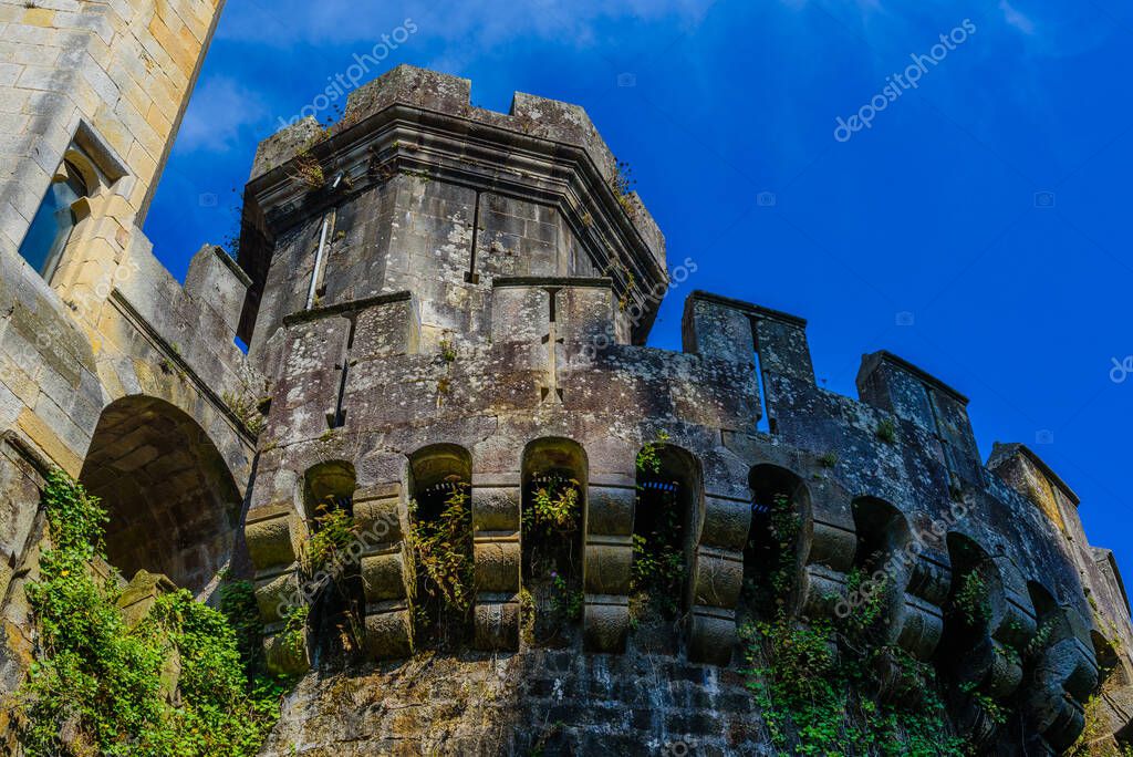 El Castillo de Butron es uno de los castillos medievales más ...