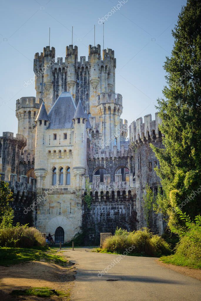 El Castillo de Butron es uno de los castillos medievales más ...