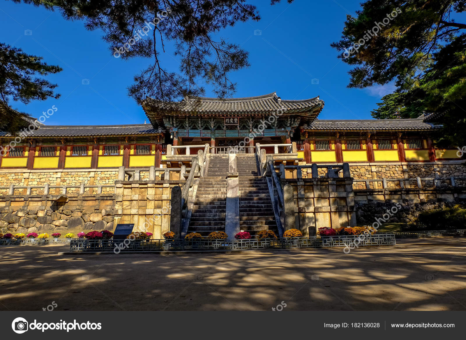 Bulguksa temple Stock Photo by ©hippypai.gmail.com 182136028