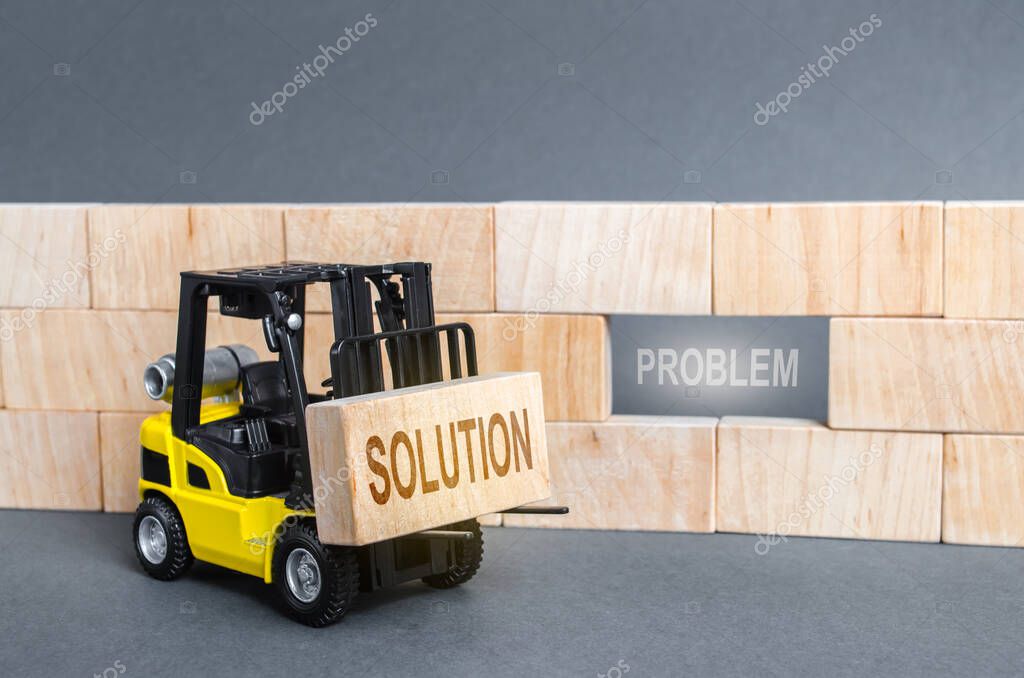 La carretilla elevadora tiene la intención de insertar la solución de ...
