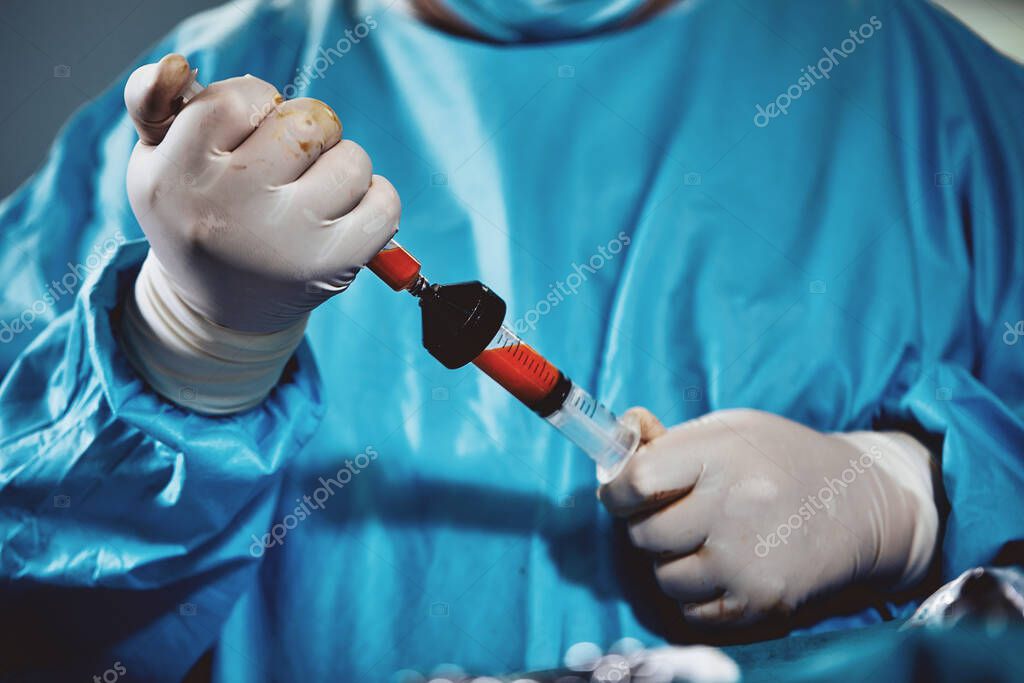 Conjunto de operaciones para trasplante de grasa. El asistente de ...