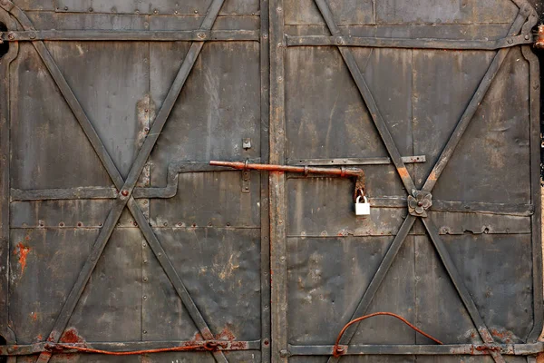 Compuerta diesel Stock Photos, Royalty Free Compuerta diesel Images | Depositphotos