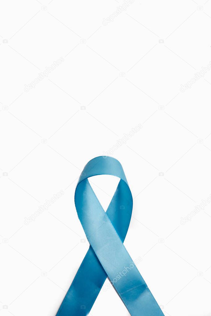 Símbolo para hombres de apoyo. Cinta azul sobre fondo blanco. Prostate ...