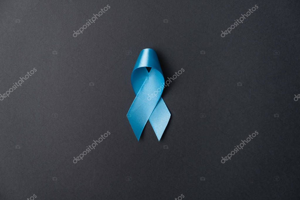 Símbolo para hombres de apoyo. Cinta azul sobre fondo gris. Prostate ...