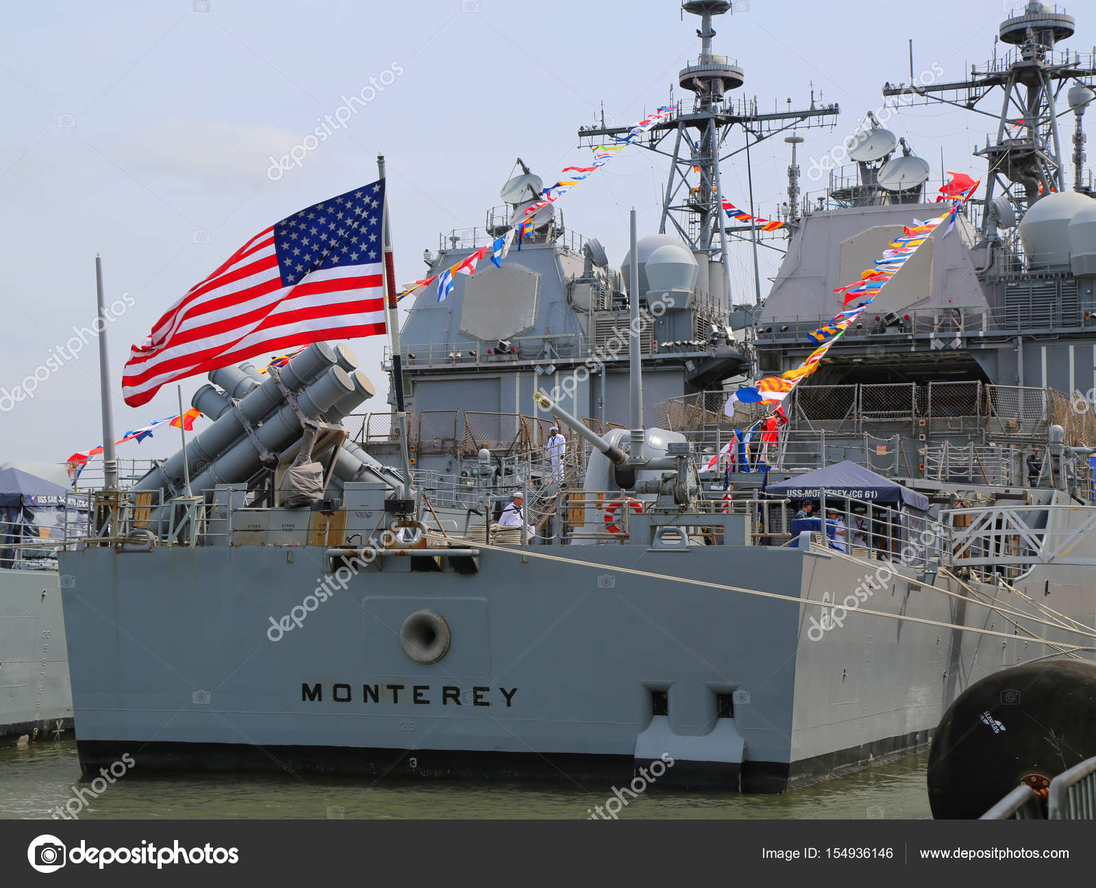 US Navy Ticonderoga-class cruisers USS Monterey docked in Brooklyn ...