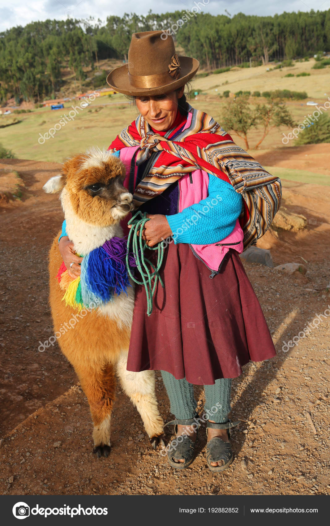 Peru traditional dress | Cuzco Peru October 2016 Peruvian Woman ...