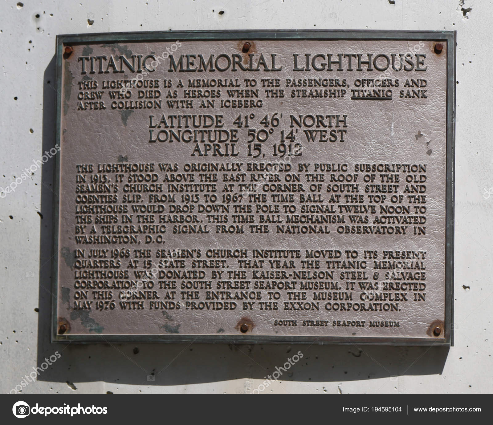 New York May 2018 Titanic Memorial Lighthouse Sign South Street – Stock ...