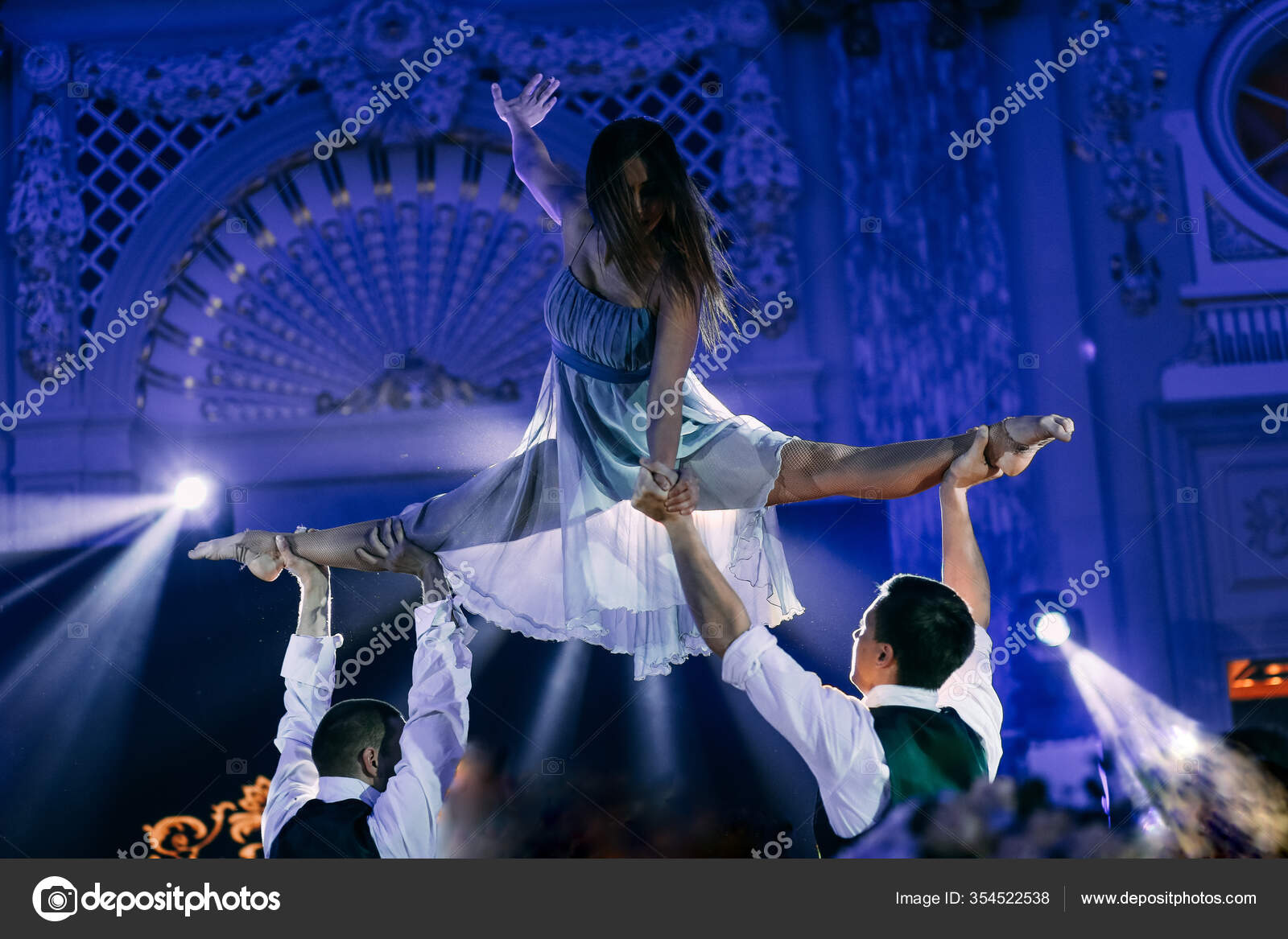 Pair Dance Performance Scene Club Effect Beam Light Concert — Stock ...