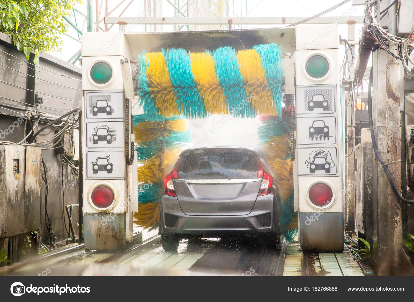 Auto Car Wash Machine Spray Soapy Water Car Washing Process — Stock ...