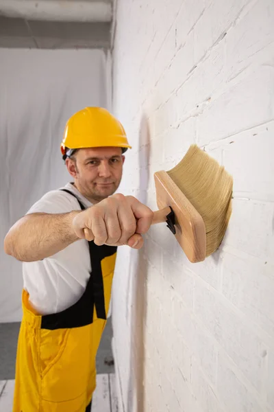 Worker polishing the wall Stock Photos, Royalty Free Worker polishing ...
