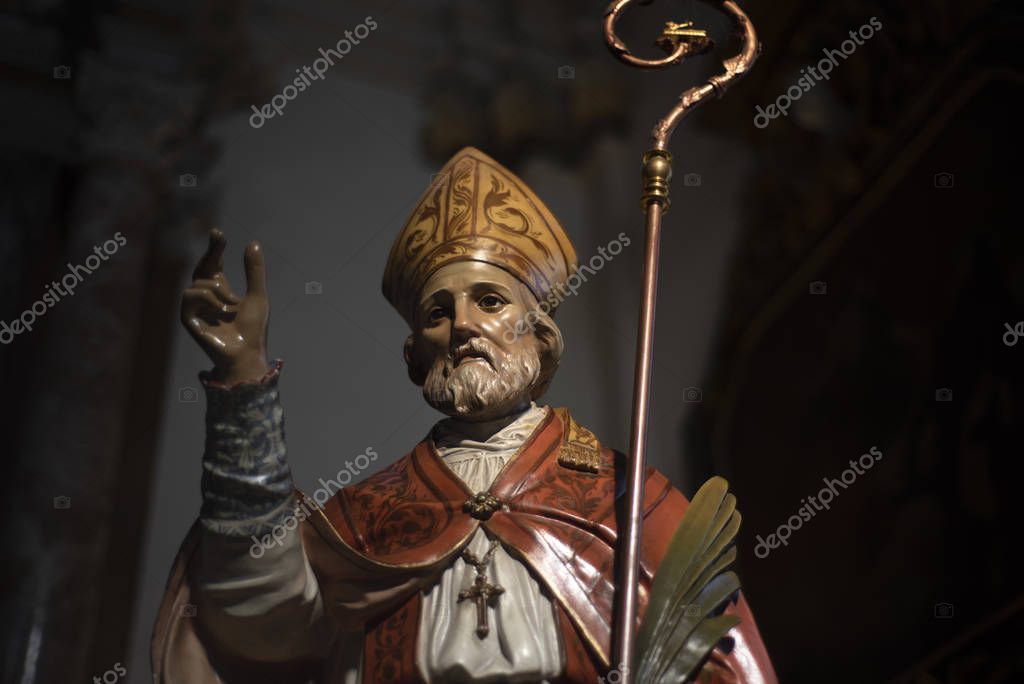 Imagen del día de San Valentín. Estatua del santo en la basílica de 2024