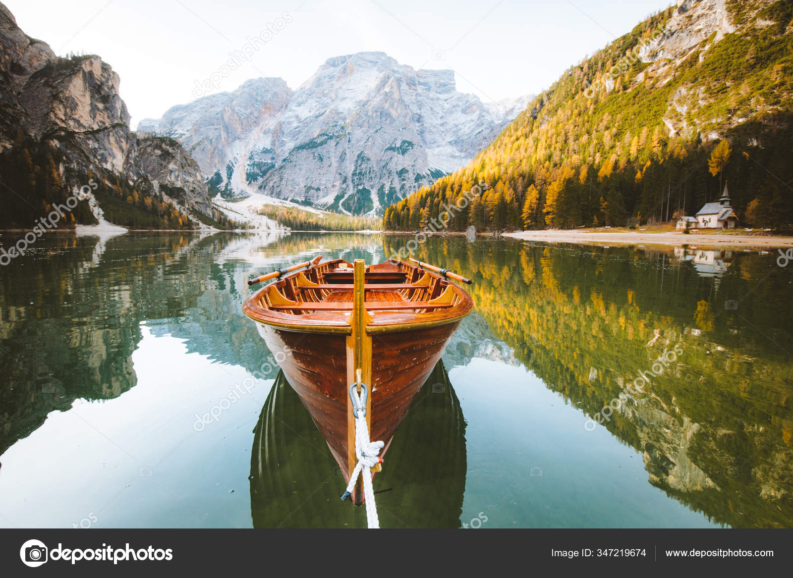 Beautiful View Traditional Wooden Rowing Boat Scenic Lago Braies ...