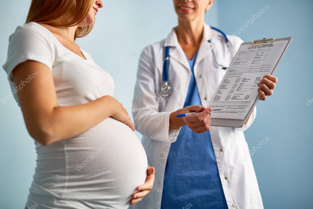 Obstetrician showing medical history — Stock Photo © pressmaster #133328864