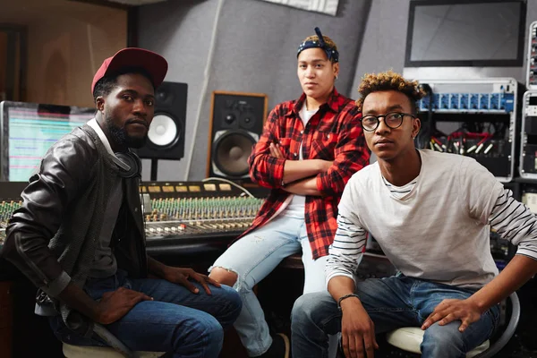 Raperos Stock Photos, Royalty Free Raperos Images | Depositphotos