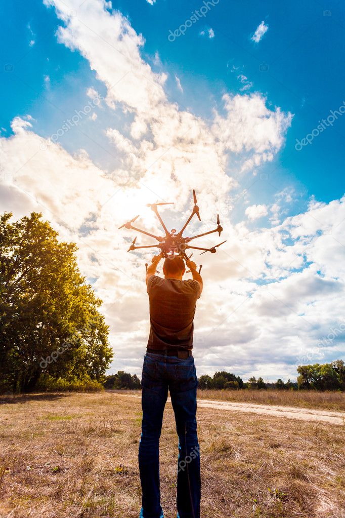 El proceso de creaci n de un helic ptero antes del vuelo. 2024