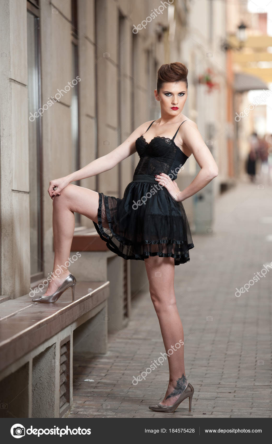 Sensual Girl Long Legs Short Black Dress High Heels Posing — Stock