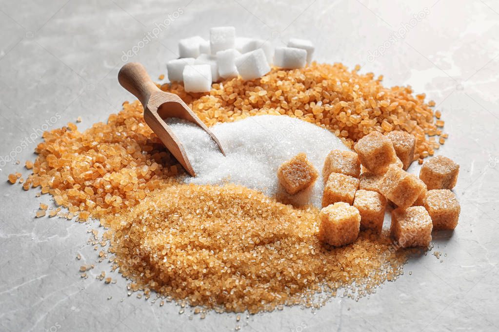 Composición con diferentes tipos de azúcar en la mesa 2022
