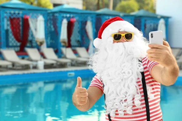 Santa selfie Stock Photos, Royalty Free Santa selfie Images | Depositphotos