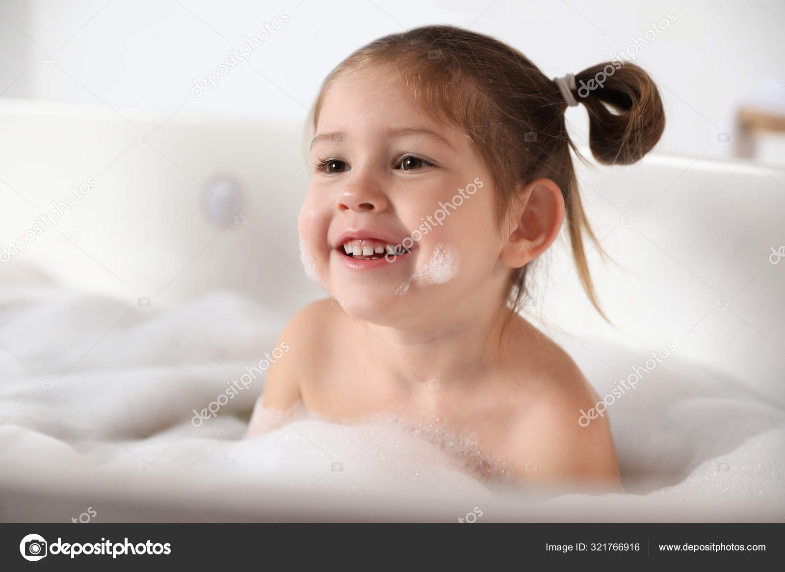 Cute Little Girl Taking Bubble Bath Home — Stock Photo © NewAfrica ... Cute Little Girl Taking Bubble Bath Home — Stock Photo © NewAfrica ...
