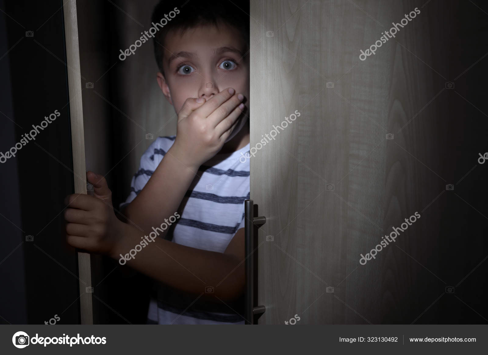 Niño Asustado Escondido Armario Concepto Violencia Doméstica: fotografía de stock © NewAfrica ...