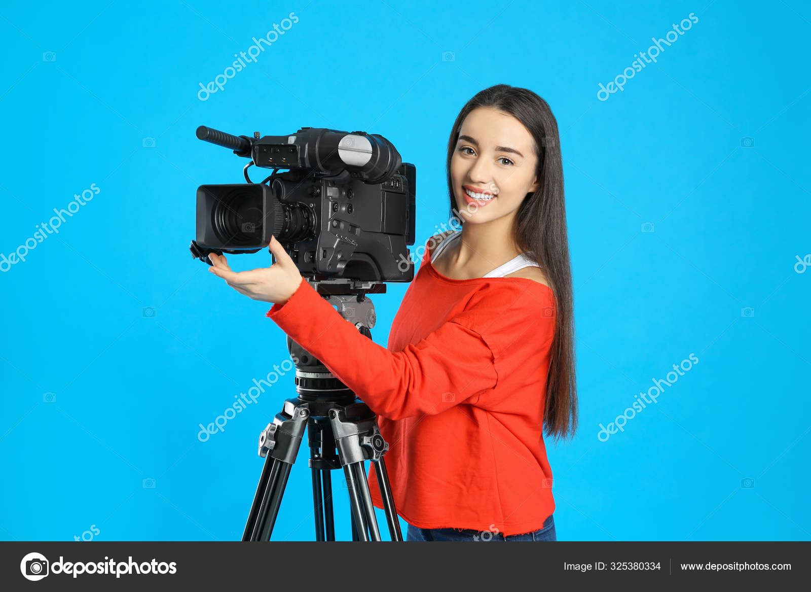 Operator with professional video camera on blue background — Stock ...
