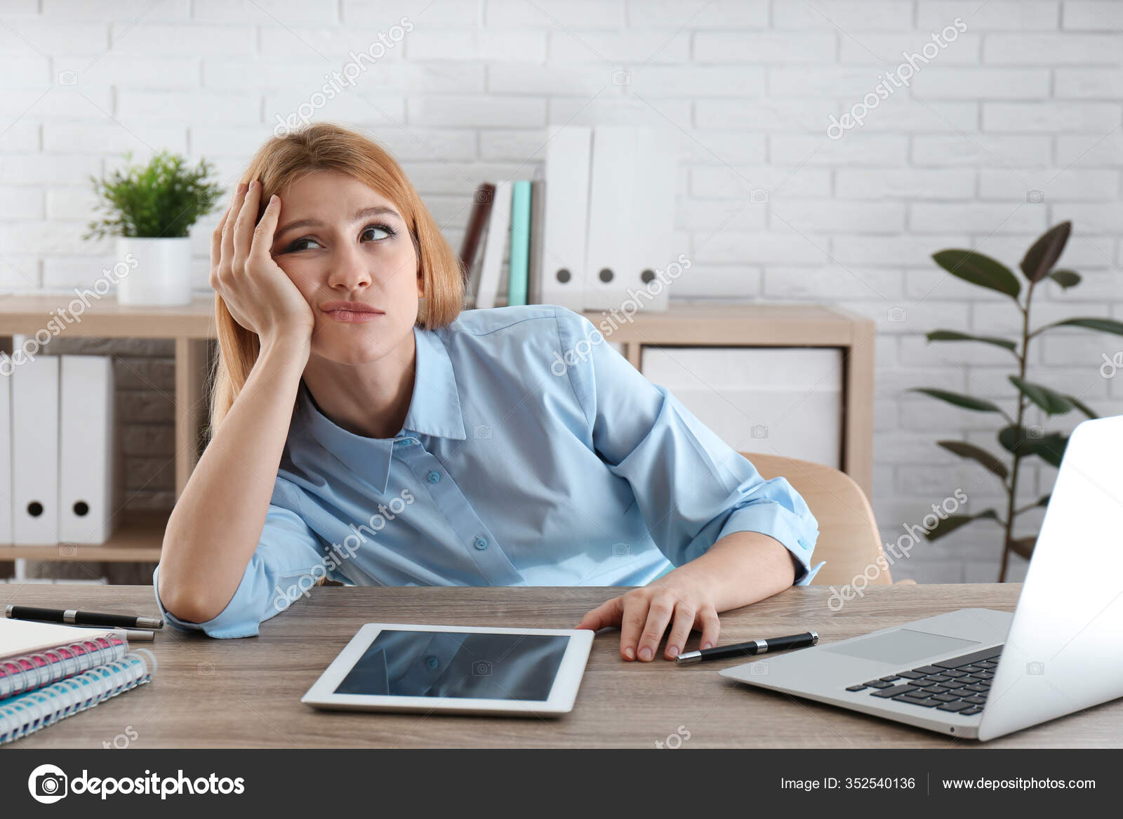 Lazy Employee Wasting Time Table Office Stock Photo by ©NewAfrica 352540136
