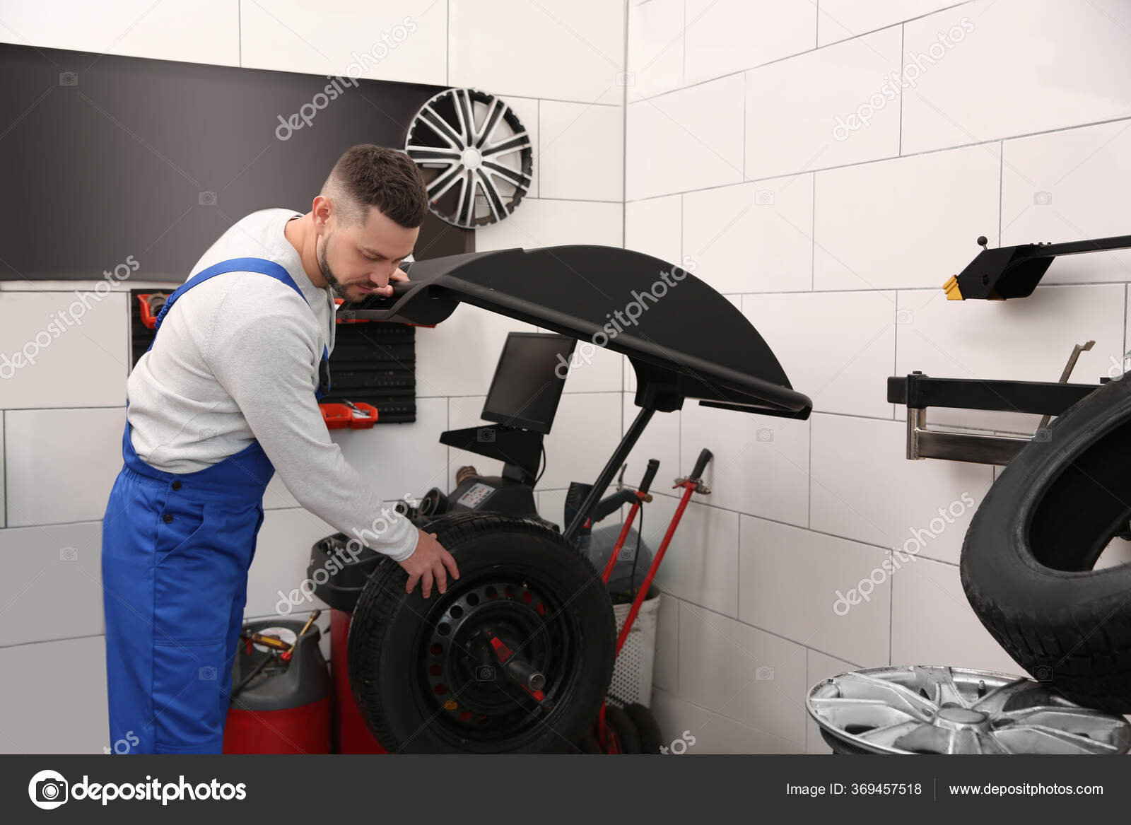 Mechanic Working Wheel Balancing Machine Tire Service Stock Photo by ...
