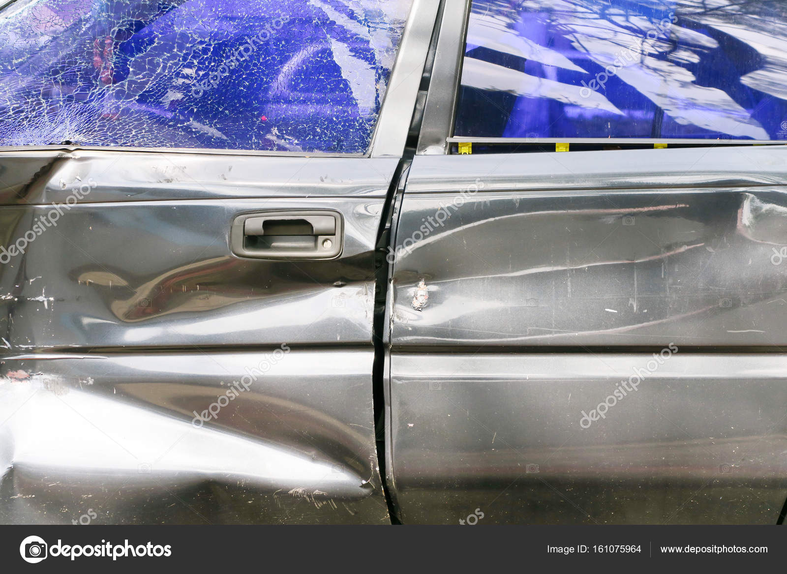 Car Crash background Stock Photo by ©ponsulak 161075964