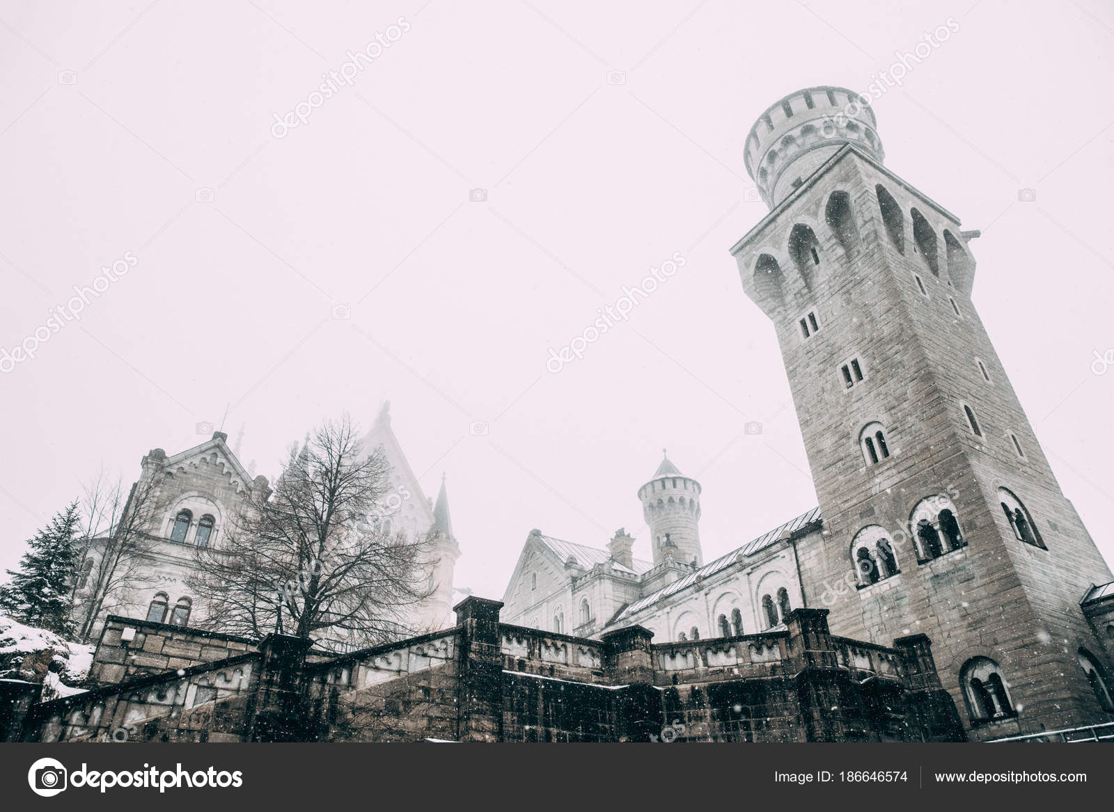 Castle – Stock Editorial Photo © AlexGukBO #186646574