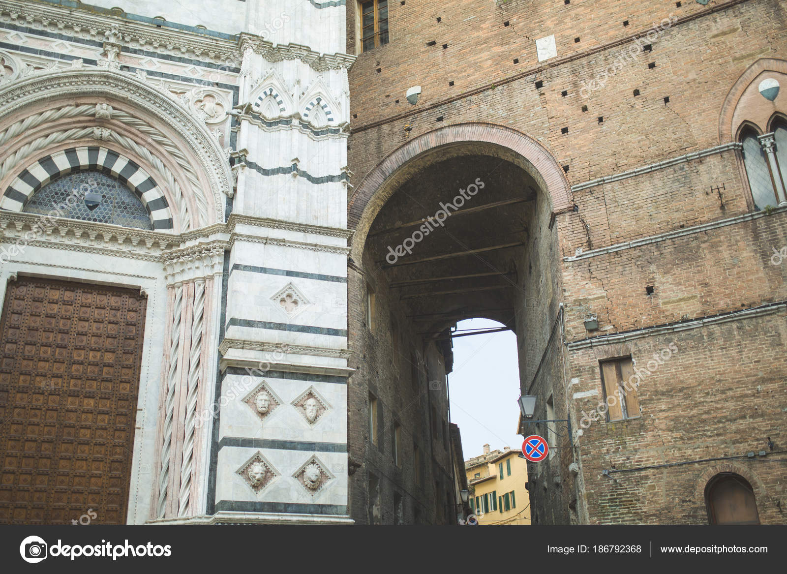 Archway — Free Stock Photo © AlexGukBO #186792368