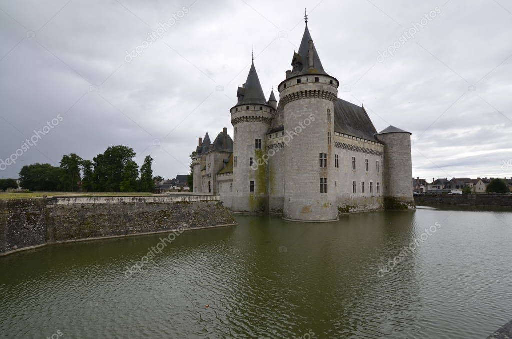 Castillo de Sully-sur-Loire, región del Loira, Francia. Snap del 30 de ...